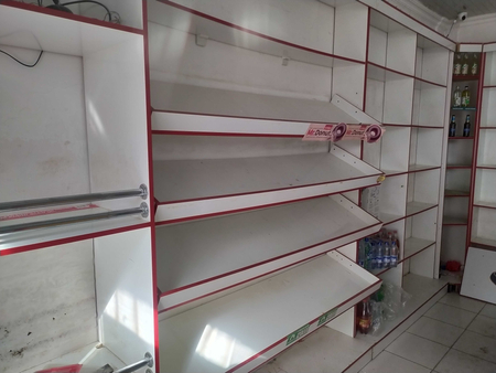 Vitrina polalar sotiladi