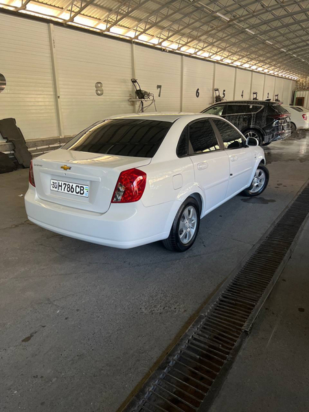 Lacetti sotiladi.