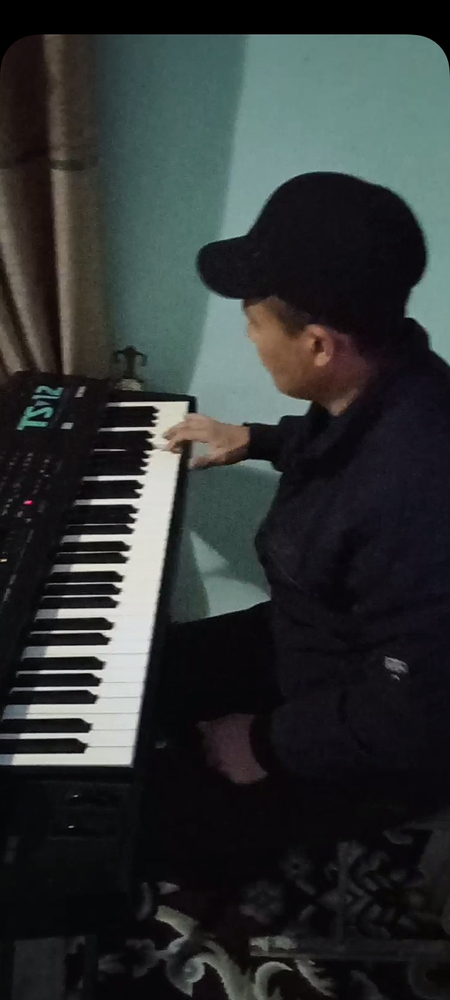 Ensoniq ts 12 kesilgan fleshkavot qoʻyilgan
