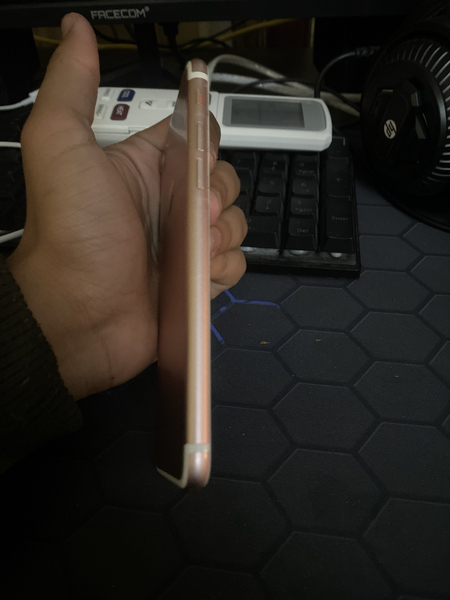 Iphone 7  sotiladi