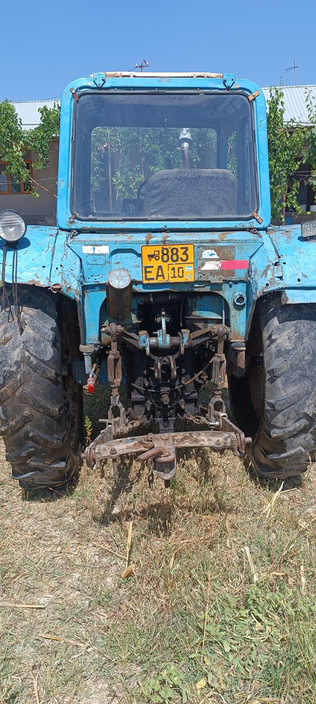 Belarus MTZ 80 Traktor Srochno sotiladi.