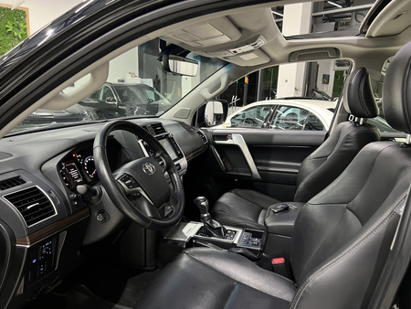 Toyota Prado 150 VX автосалон Dubai