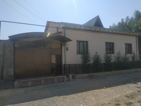 Продается участок 6  сотых или обмен на квартиру. В М. Улугбеке с допл