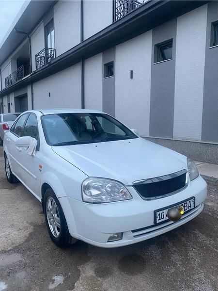 Lacetti 1.8 faqat naqtga sotiladi