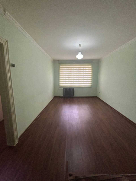 1 xonali 1-qavat 4 qavatli ponelniy dom 38m²