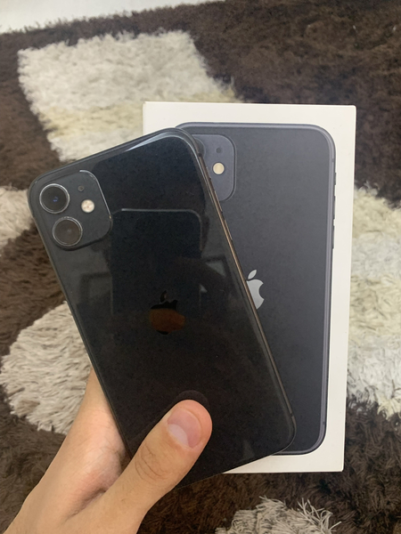 Iphone 11 black.