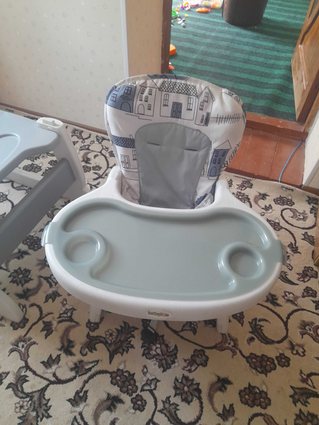 Стульчик для кормления ребёнка.
