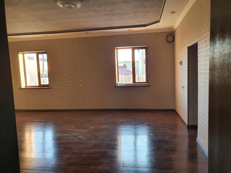 Срочно продаётся здание вдоль дороги 130 кв + 50 кв подвал.