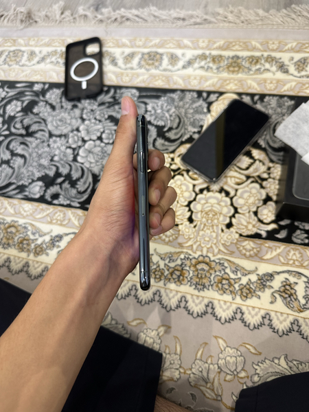 iPhone 11 pro sotiladi