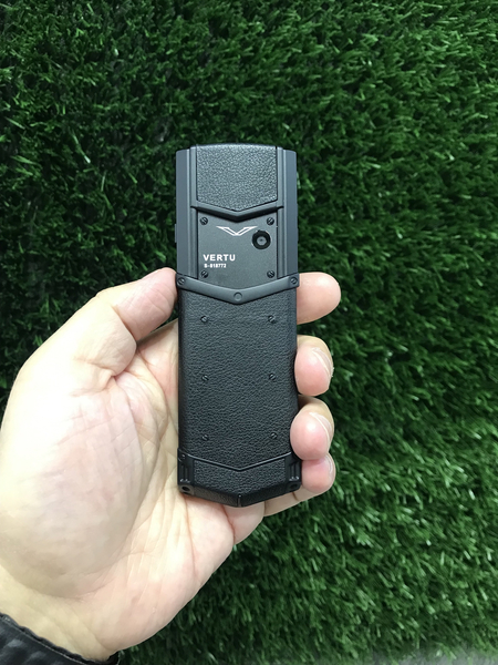 Vertu V10 yengii