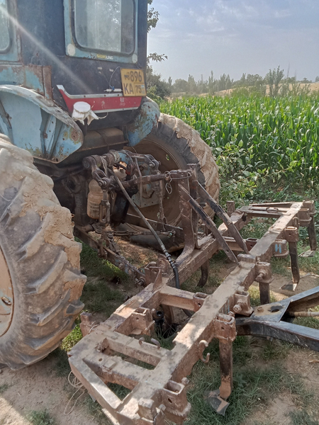 Traktor 28 sotiladi pamplek