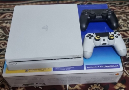 Playstation 4 slim ver 5.05