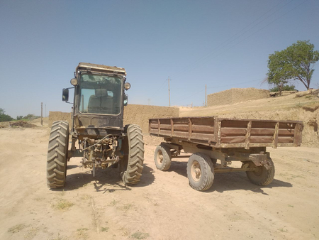 Traktor 28 tilichka pilikgi blan