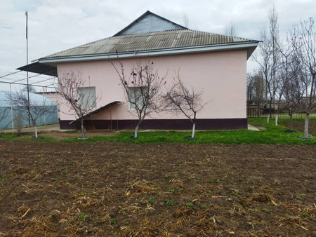 Уй сотилади! 13 соток 7 хонали.