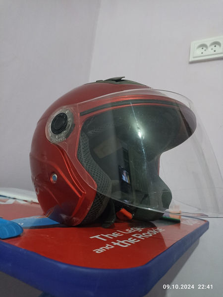 Moto shlem satladi