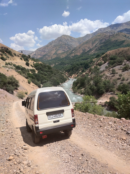 Taxi Togʻga dam olishga Chorvoq,Chimyon, Sijjaklarga Damasda 6-7 kishi