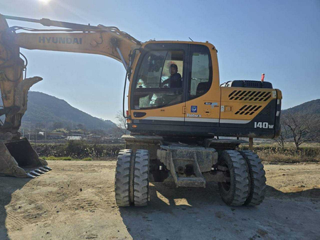 Excavator Hyundai | R140W