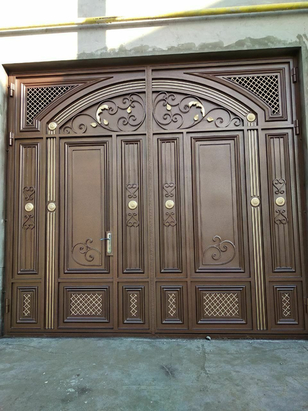 Qalin temir darvozalar