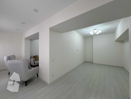 (Добрый) Ц2 (Детский мир), 72 м², 3/7/9, Белоснежная