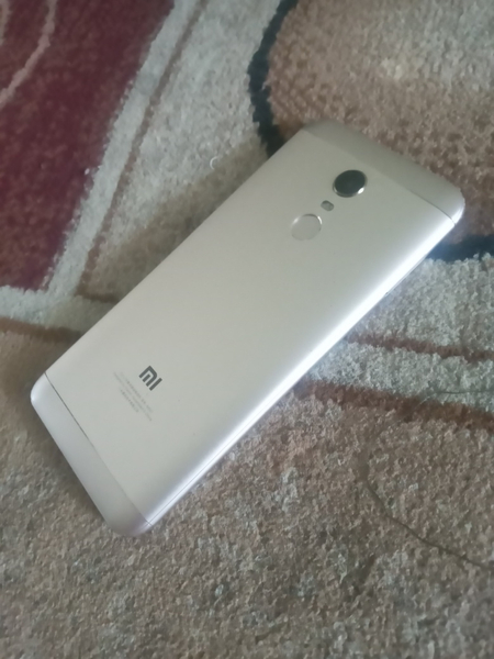 Redmi 5 plus 4 / 64 ichki xotira