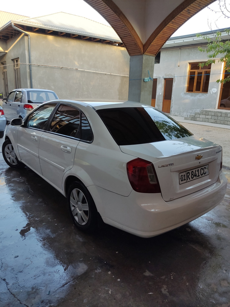 Lacetti sotiladi 2009 gazi bor