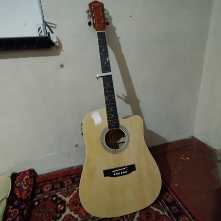 YANGI Gitara sotiladi