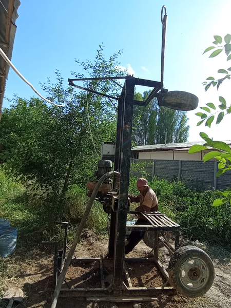 Yer tagidan suv chiqarish xizmati bor