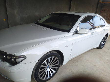 Срочна БМВ 735i e65 модел сотилади.