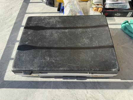 Qora Aluminium Chemodan Sovet davridan