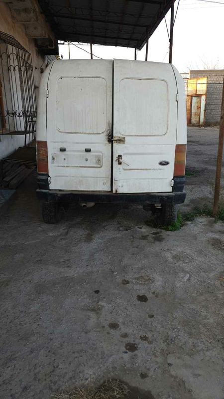 Ford courier zapchastga sotiladi