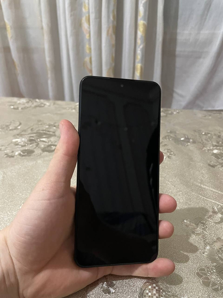 Telefon yangi karopka qirilmagan umuman ekrani ham toza etketkasi uzig