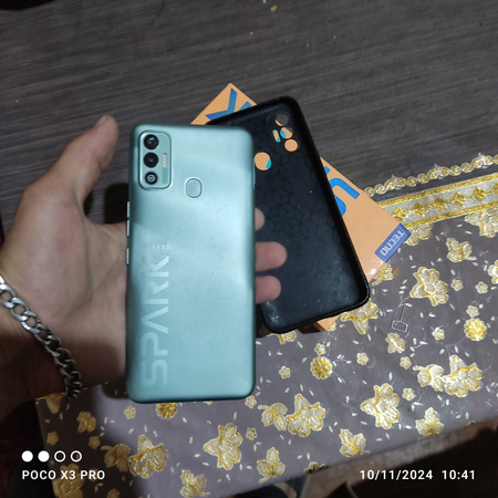 Texno spark sotiladi