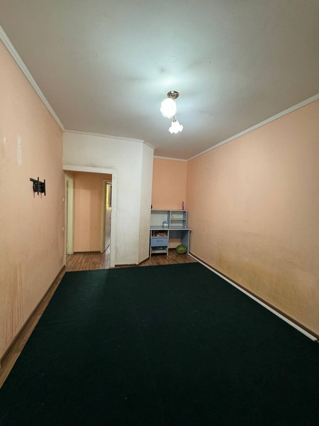 2 xonali 2-etajda uyimni sotaman  Metro yaqin Chilonzor 10 Ipoteka m-n
