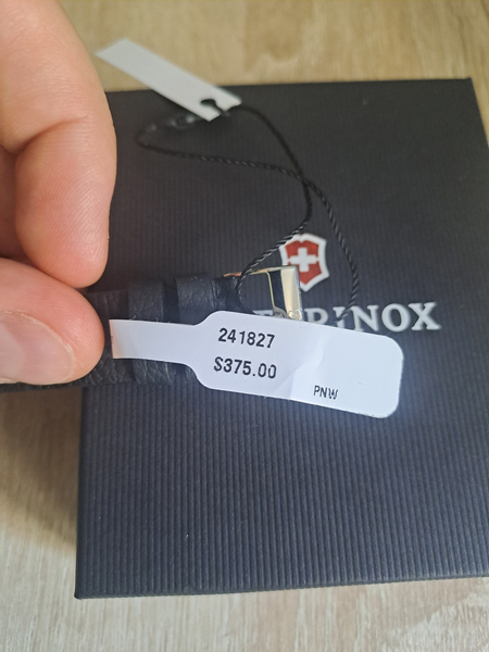 Щвейцарские часы victorinox swiss army женские