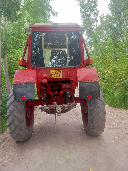 Traktor sotiladi mtz 80