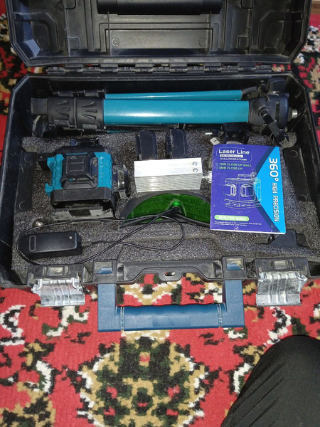 Лазерный уровень makita