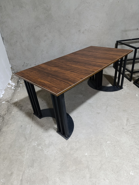 Jurnalniy stolik loft