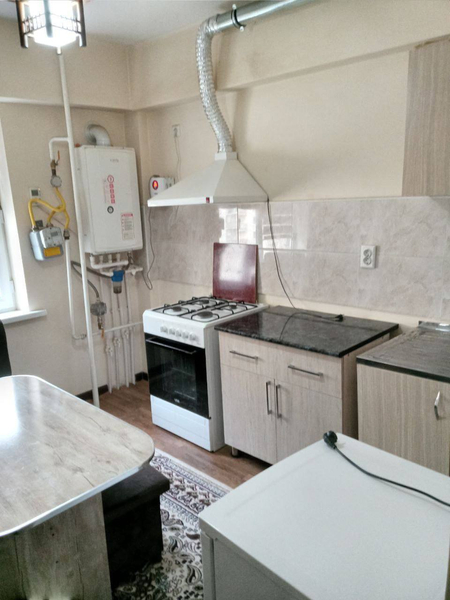 .Продам 2комнатную чистый ремонт 62м2 разделный с мебель техникой кирп