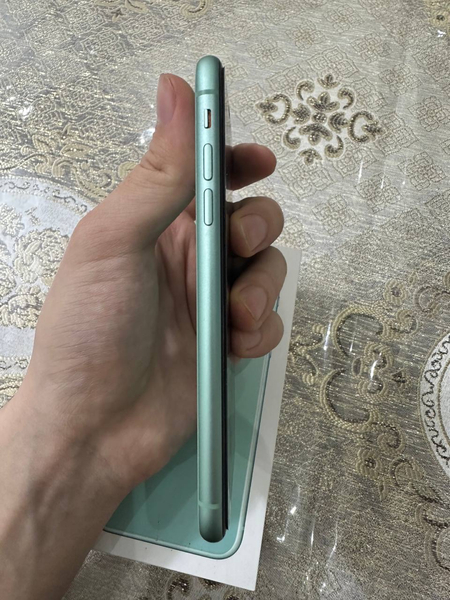 iPhone 11 64gb sotiladi !!!
