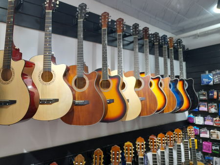 Gitara akustichiski va klassichiski