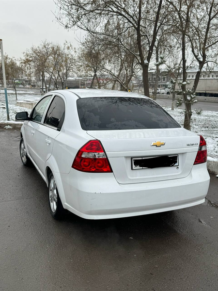 Neksa 3 srochna sotiladi kelishamiz