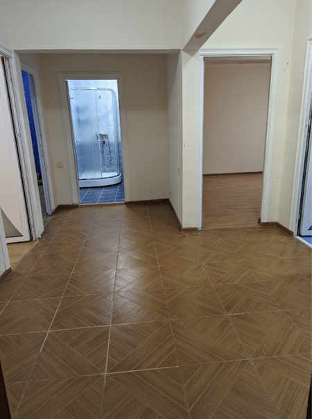 Продам 4/1/9 под офис 100кв госпитальный , метро ойбек