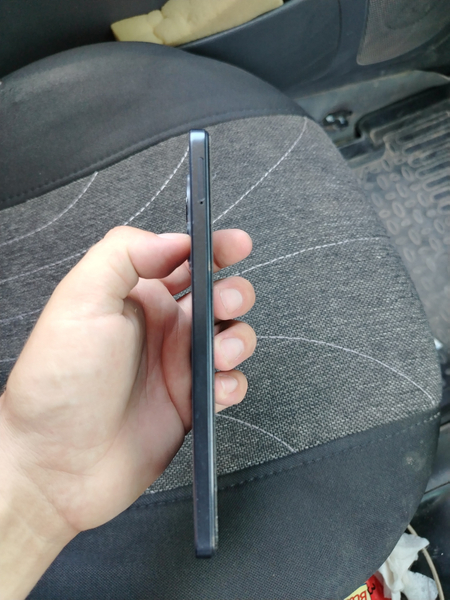 RADMI note 12 sotiladi 8 ga 128 sost yaxshi