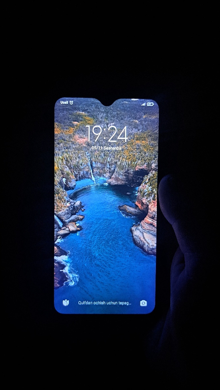 Redmi 8 a sotiladi joyi 32gb narxi kelishiladi karobka dakumenti yoʻq