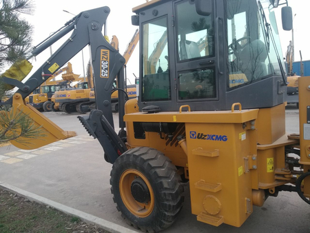 Колёсный экскаватор-погрузчик 4x2 UzXCMG