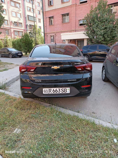 Onix Premier 2 qora avtomat