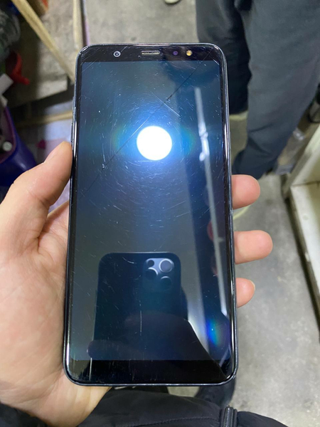 Samsung a6+  32tali tel ishlashi zor zaryati 1 kunga bemalol yetadi