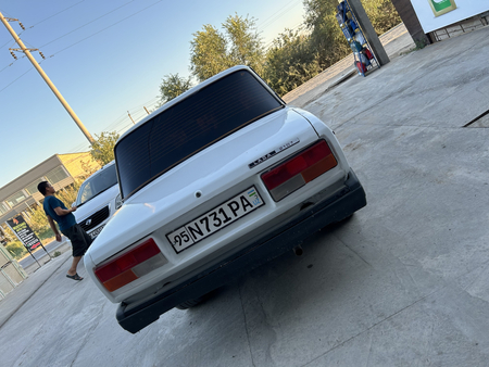 ВАЗ Jiguli 07 sotiladi moshinaga garantiya xech qayerida ishi yo’q