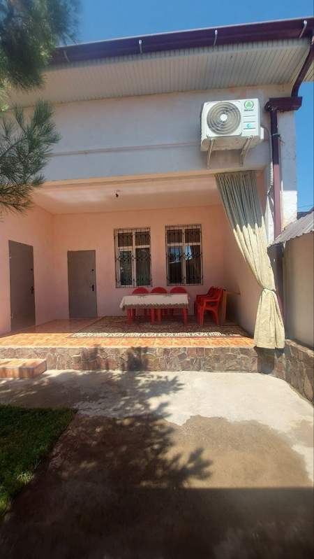 Oq toshda tayyor dacha. 6 sotokli kattedj sotiladi.