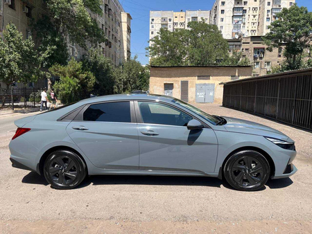 Hyundai Elantra Elegance Plus - Своя